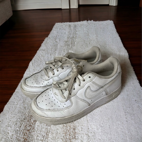 Nike | Shoes | Nike Air Force Youth Size 13c White Dh2925111 Read See ...